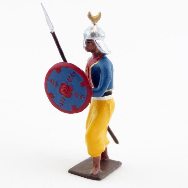 sarazin avec lance, à l'attaque